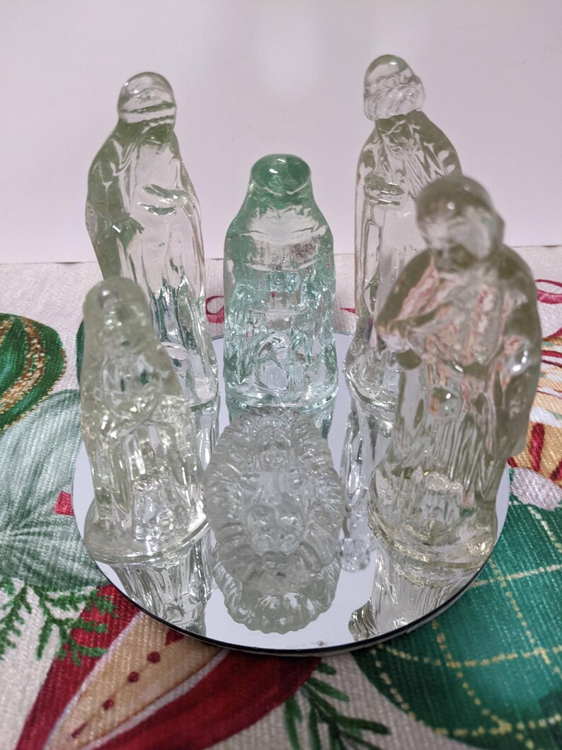 Mini Etched Vintage Glass 6 Piece Nativity Set With Round Mirrored Base ...