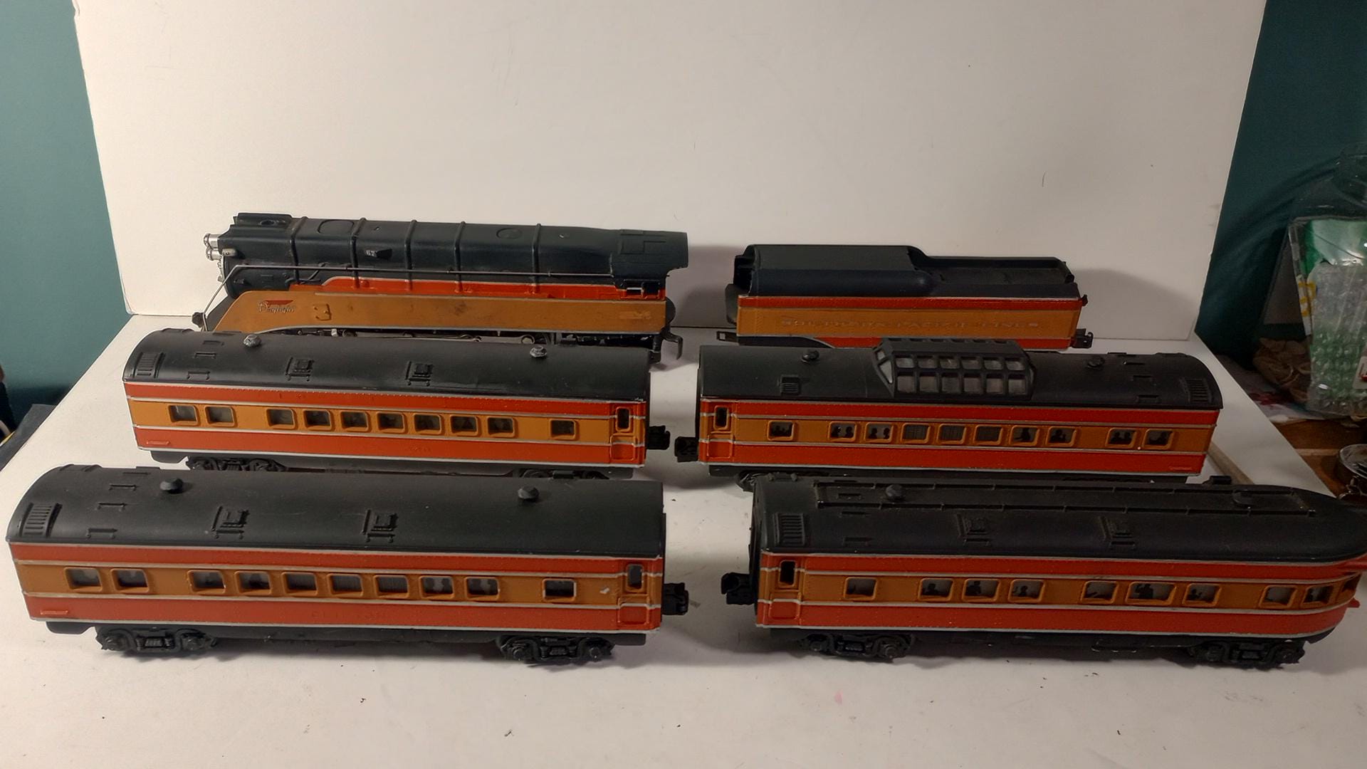 Lionel SP Daylight Special Passenger Cars Engine 2484 0 Gauge Model ...