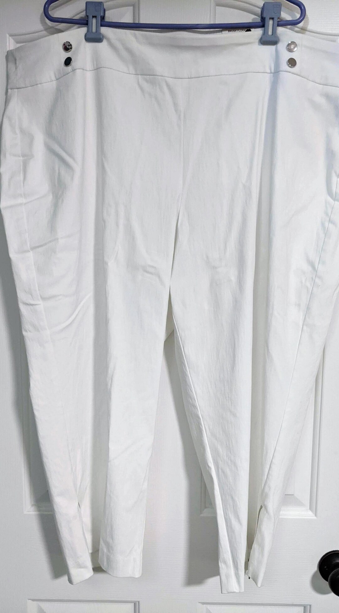 JM Collection 4X Plus Women's White Capri Pull on Zippered Cuffs Pants ...