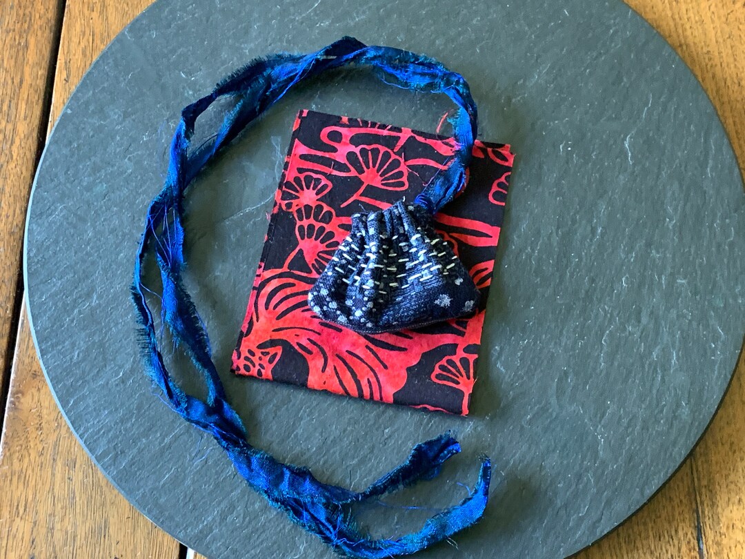 1 Clam Shaped 2.5x1.75" Hand Upcycled Indigo Blue White Cotton Print ...