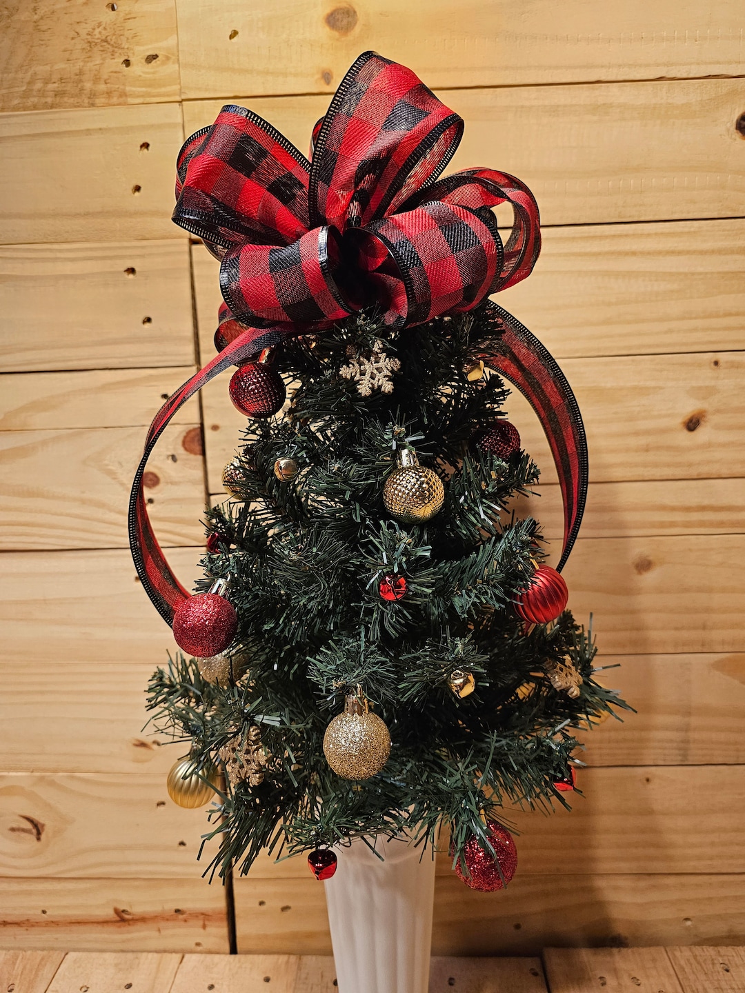 Cemetery Flowers - Mausoleum Cemetery Tree - Christmas Mausoleum Tree ...