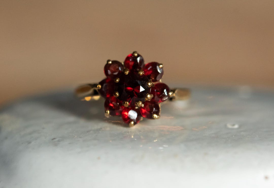 Very Cute and Pretty 9ct Golden Garnet Flower Shaped Ring - Etsy