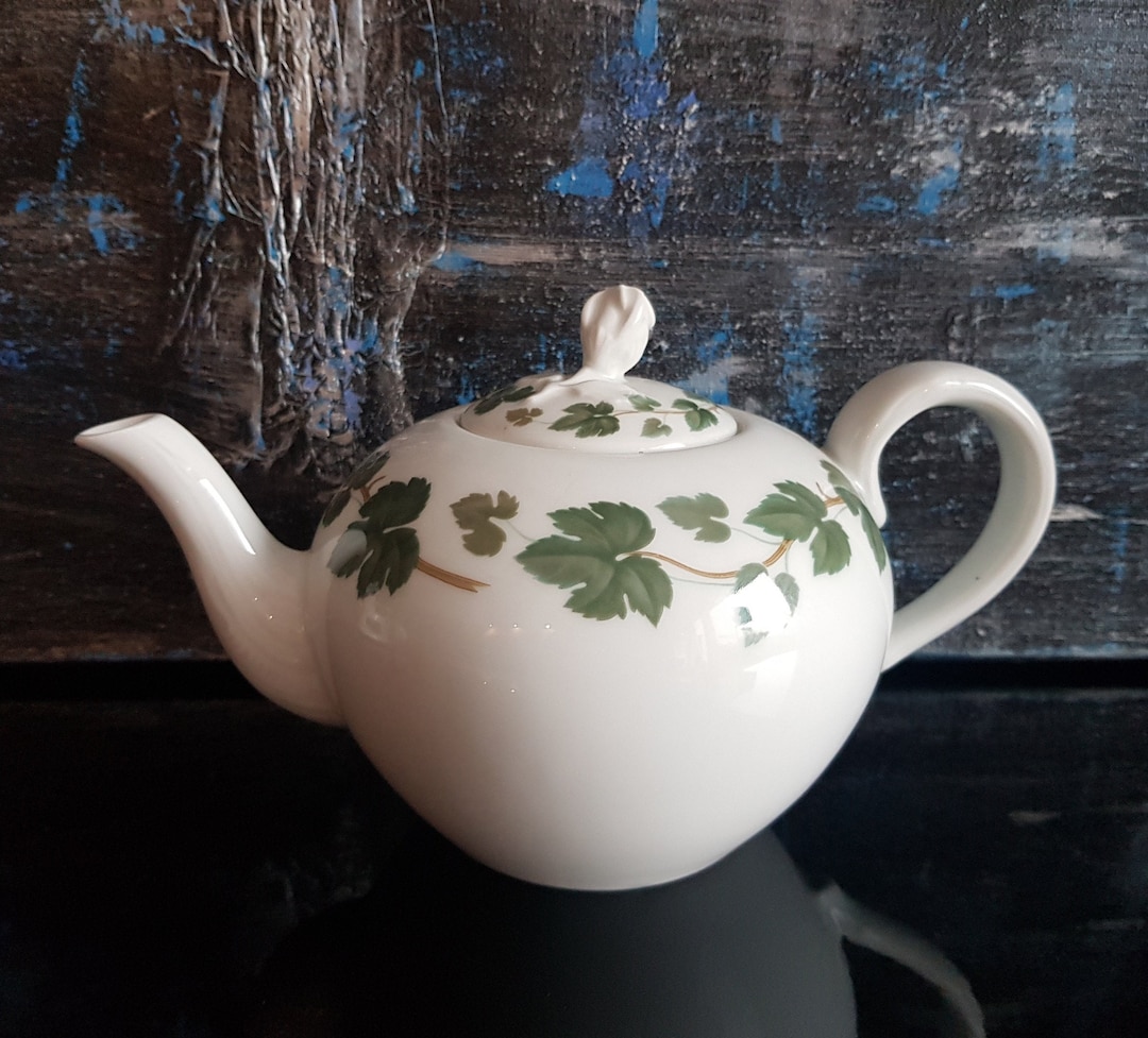 Beautiful and Elegant Teapot From the Hutschenreuther Porcelain ...