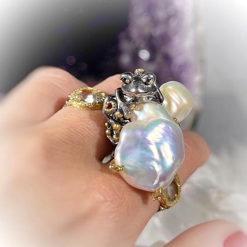 Frog Ring * Baroque Pearl + Blue Topaz + Garnet + Blue Sapphire ...