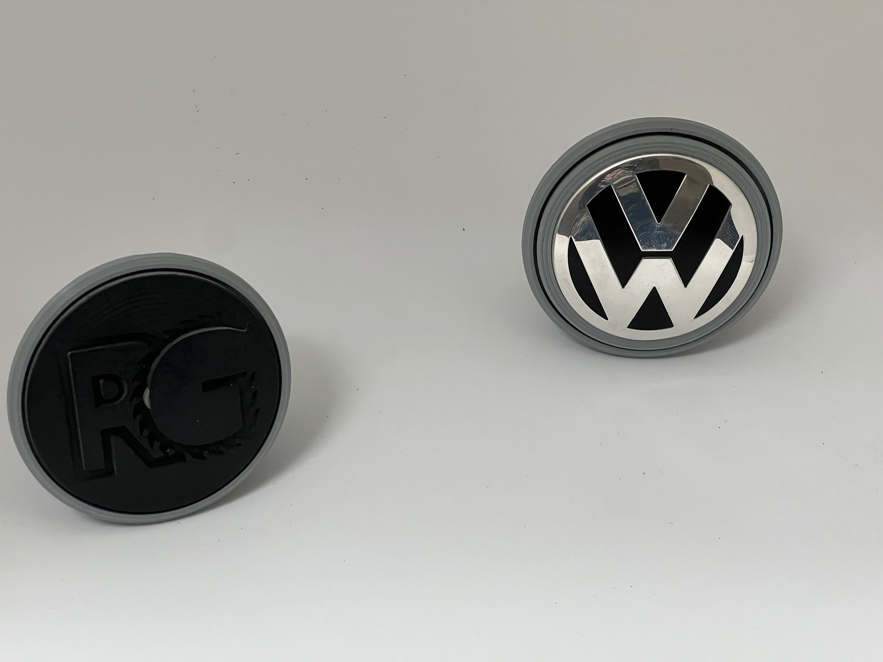 Dynamic Floating Center Caps "New Logo" (66mm) VW Golf GTI R More ...