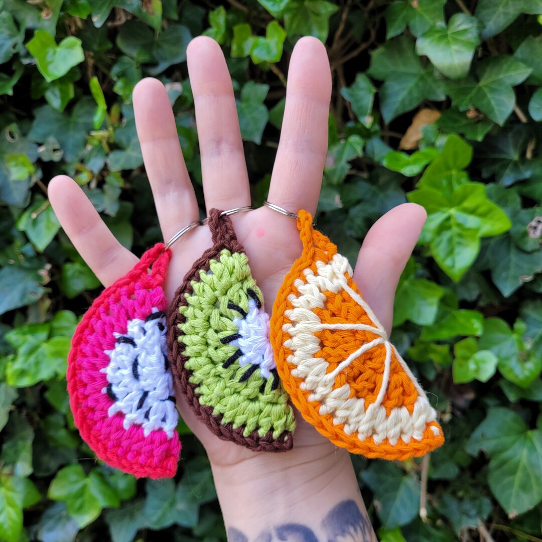 Fruit Key Rings in 3 Different Fruit Slices: Orange, Kiwi and Pitaya ...