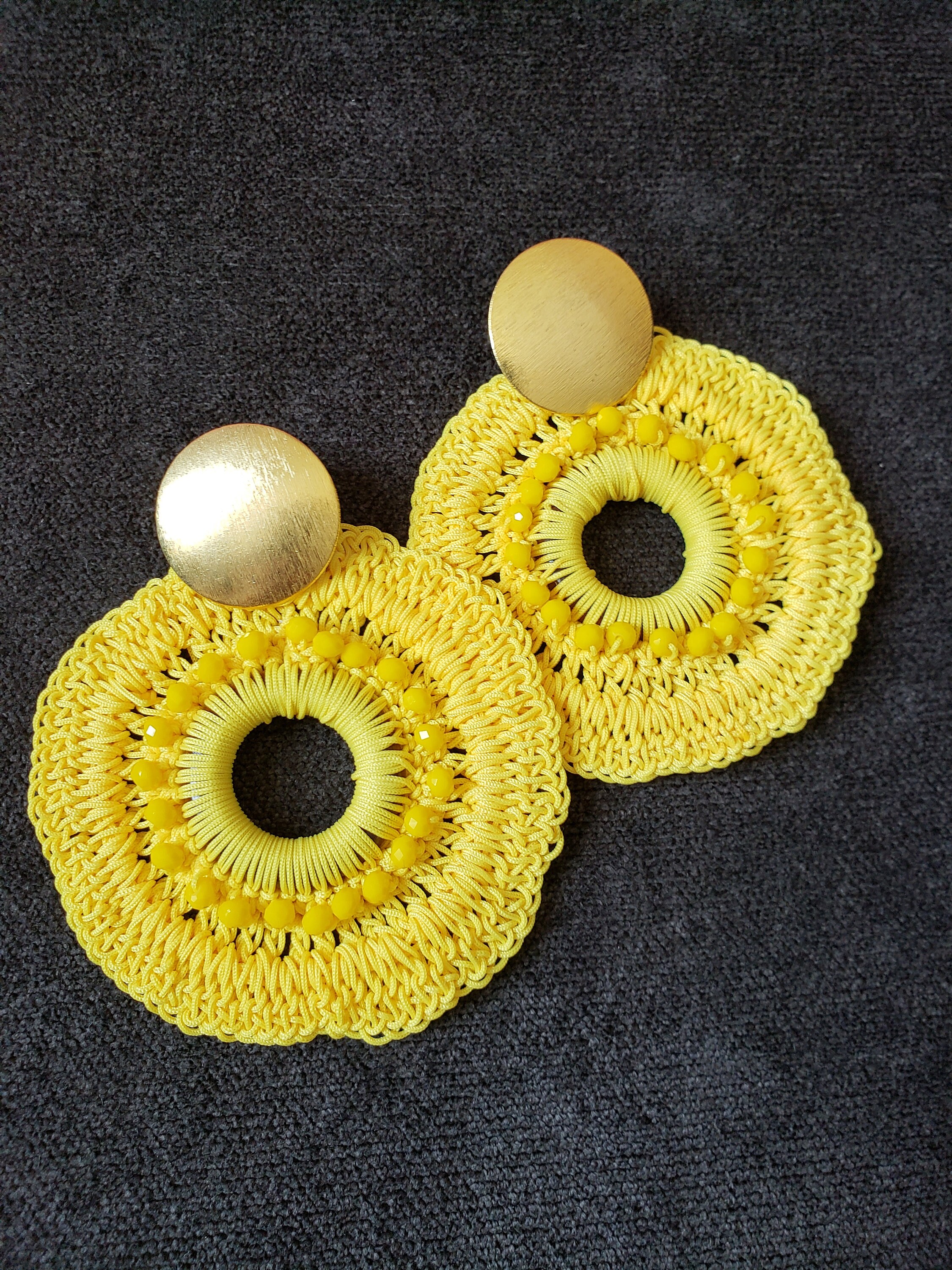 Pendientes de aro de punto amarillo colombiano hechos a mano | Etsy