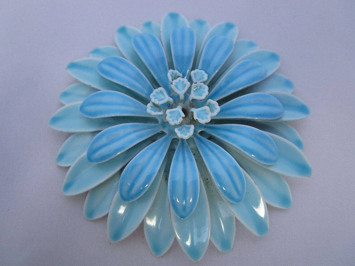 Blue Flower Brooch Pin Hand-painted Metal Pin Brooch Mod Flower Retro ...