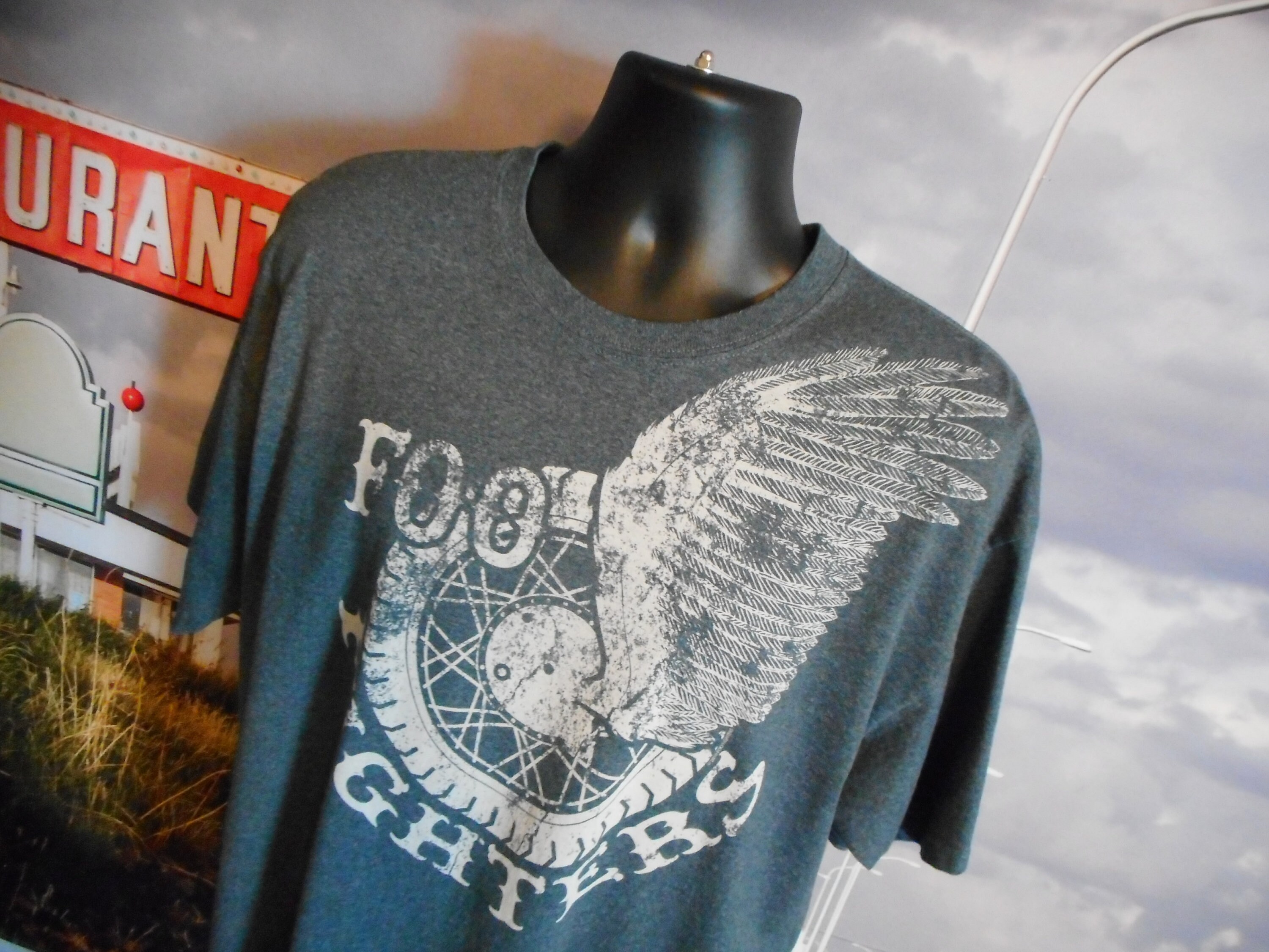 Foo Fighters T Shirt - Graphic Tee - T-shirt - 2010 Reprint Foo Fighters T Shirt - Graphic Tee - T-shirt - 2010 Reprint