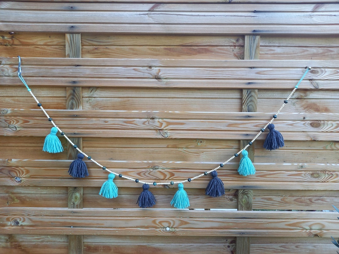 Pompones verdes y grises de agua de guirnaldas, cuentas de madera ...