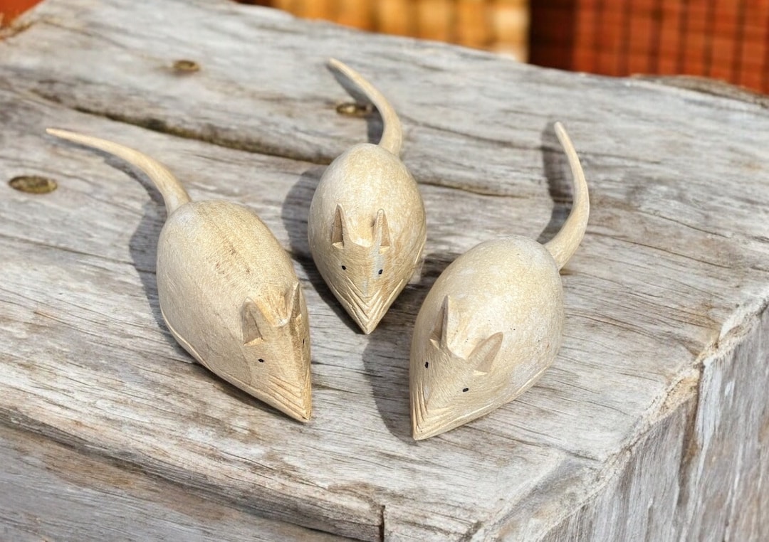 Three Wooden Mice Hand Carved Cheese Board Decoration Beam Door Frame ...