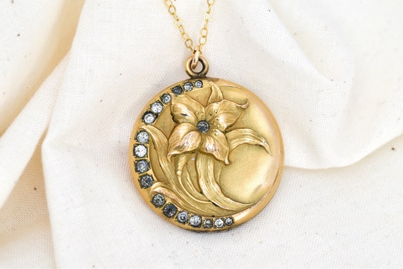 Antique Victorian Art Nouveau Monogram Initial Locket… - Gem