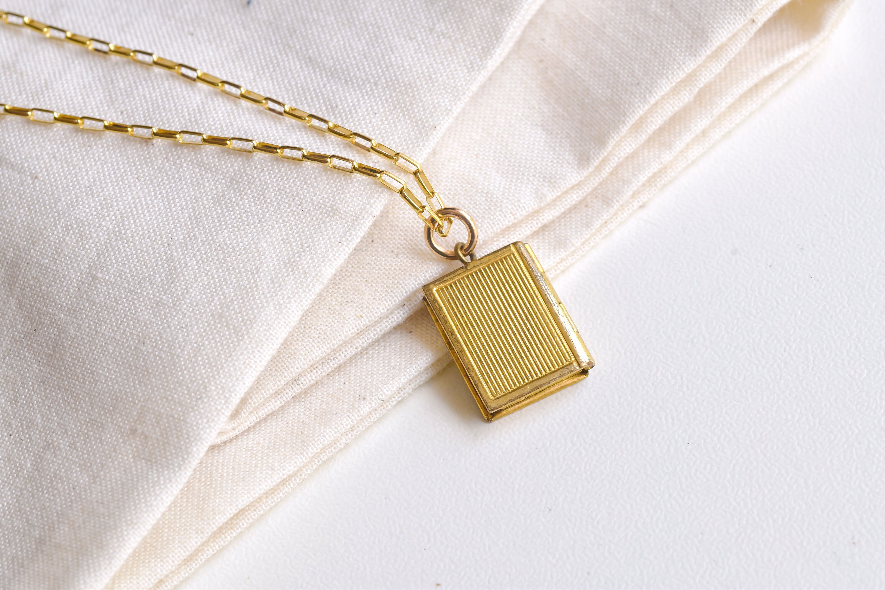 Antique Style Locket Gold Tone Vintage Jewelry Bible Necklace Religious ...