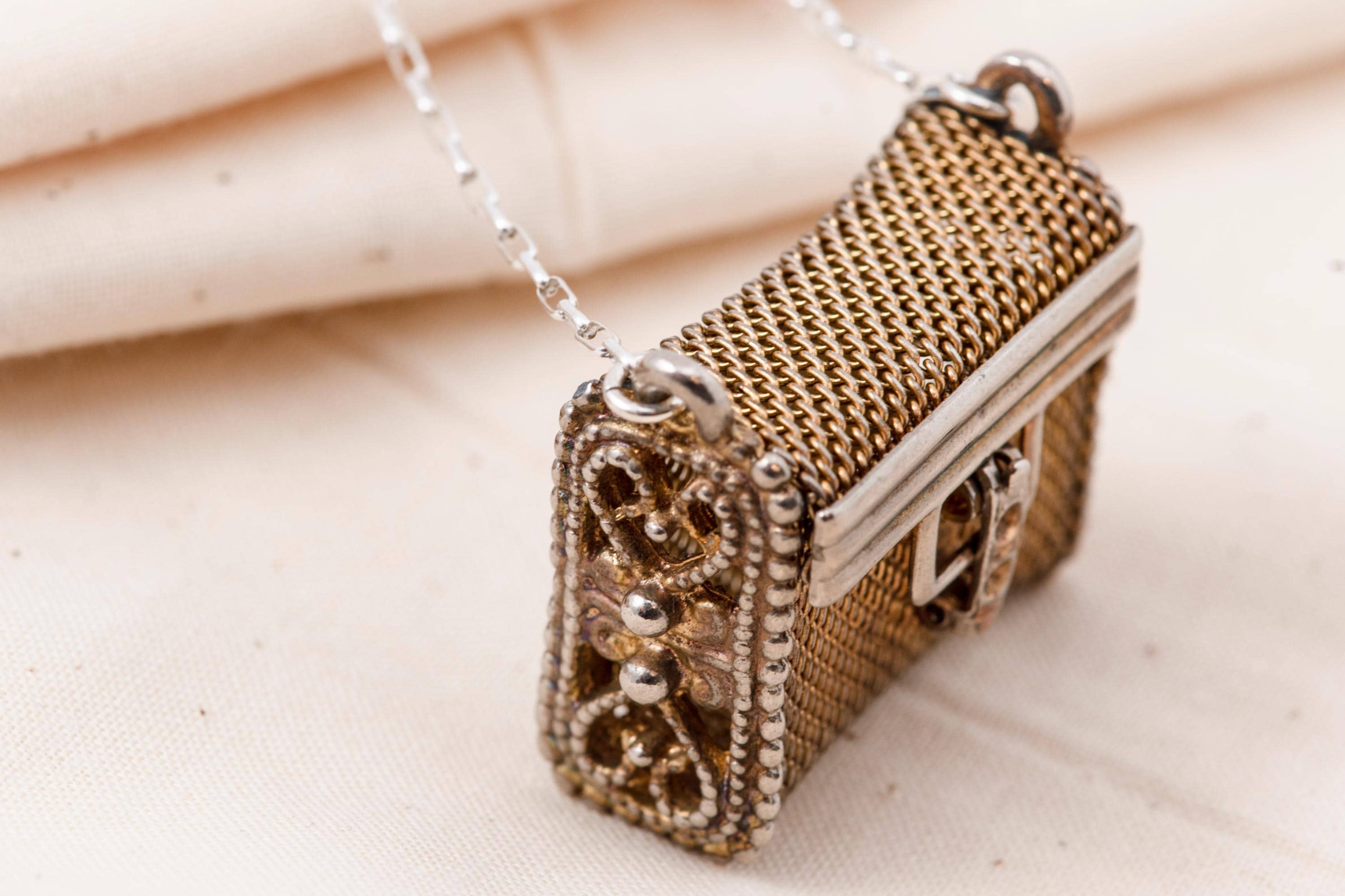 Vintage 1950s Mesh Purse Locket Charm Necklace • Unique Retro Novelty ...