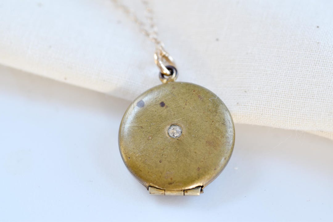 Vintage Tiny Circle Locket Trinket Box Storage Keepsake Pendant ...