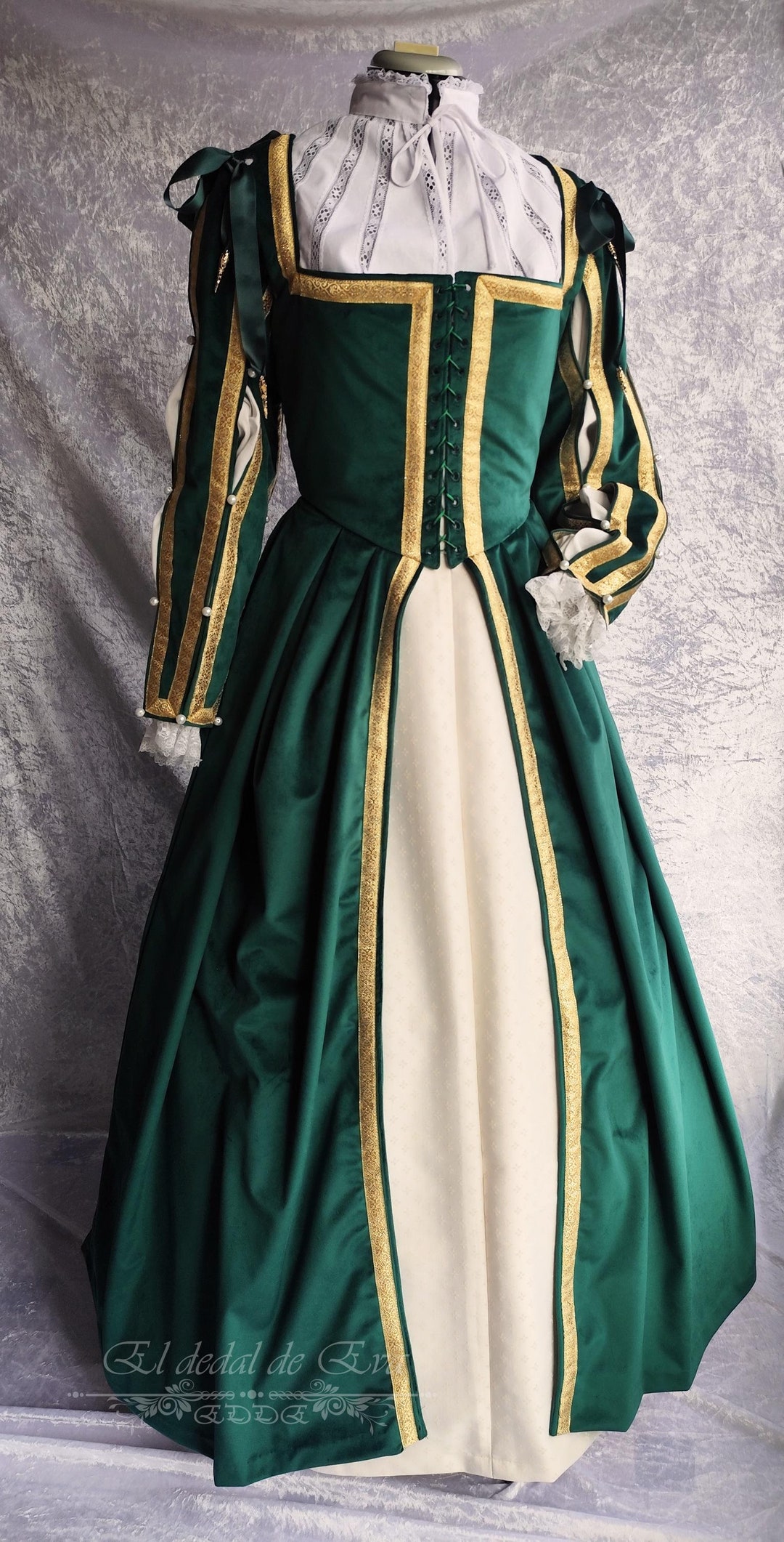 Renaissance Dress, 16th Century, in Green Velvet, Removable Slashed ...