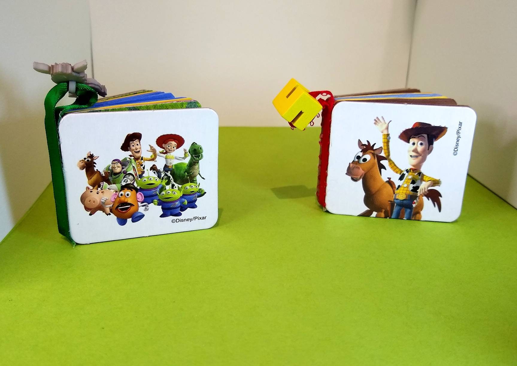 Toy Story Mini Books, Set de 4, con Cubiertas de Tarjetas de Juego de ...