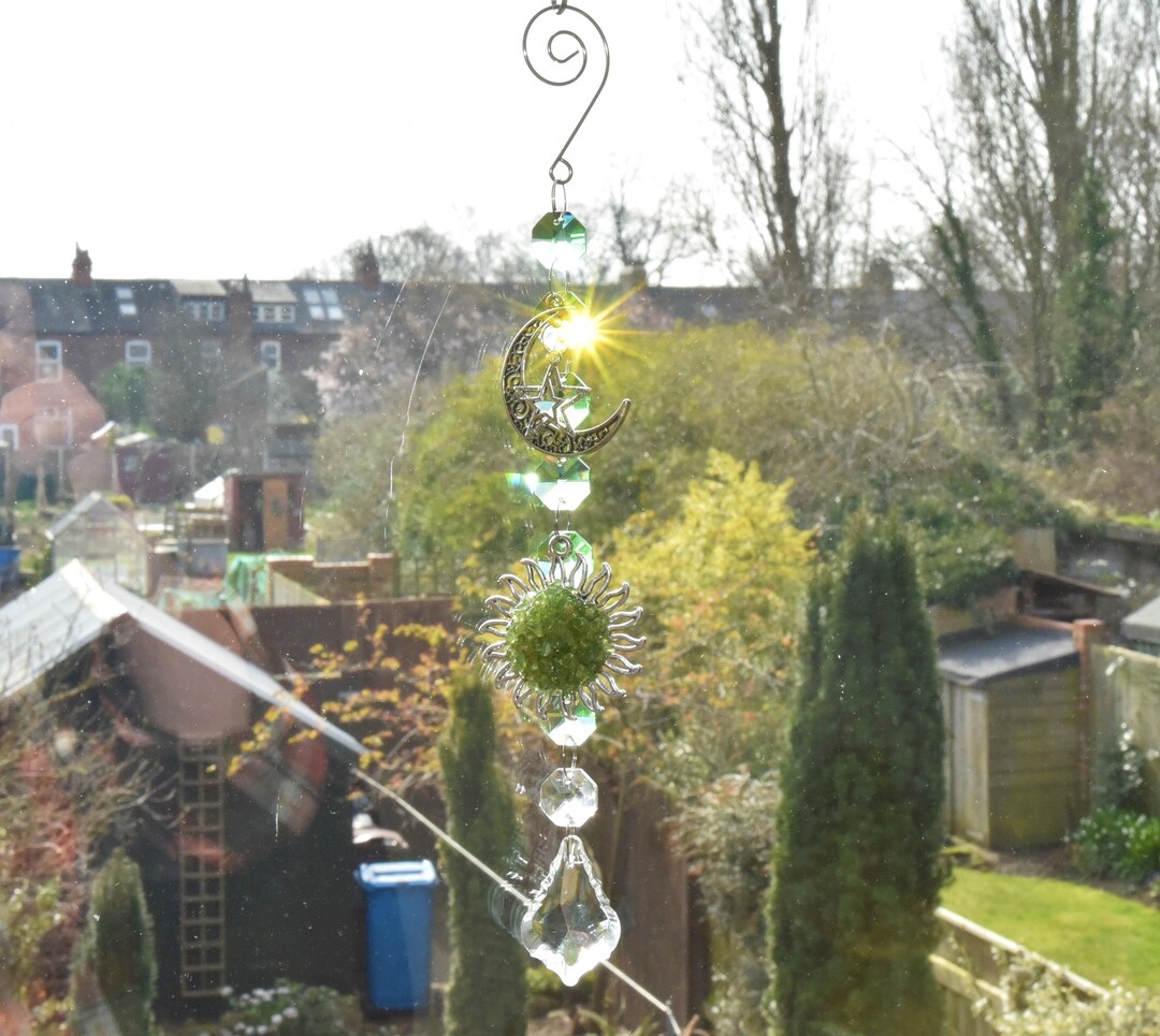 Peridot Gem Chips Sun & Moon CHAKRA Theme Crystal Glass Sun / Light ...