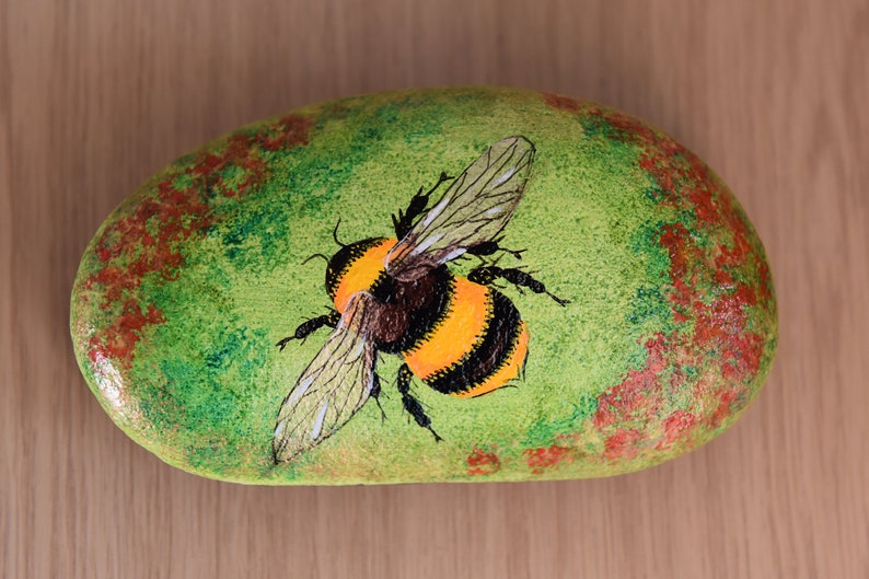 Hand Painted Pebble / Cobble / Stone BUMBLE BEE Paperweight - Etsy
