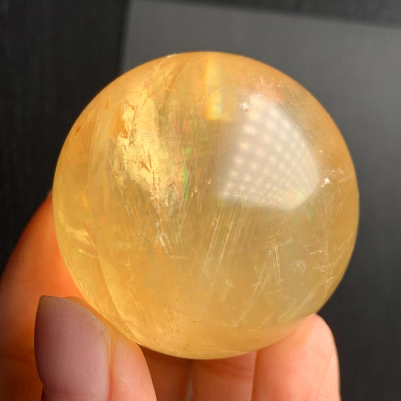 Sfera di quarzo calcite color giallo miele arcobaleno naturale da 41 mm ...