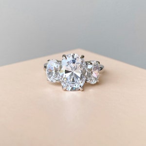 Trilogy Ring 3 Stone Ring Round Engagement Ring Triple Stone Ring ...