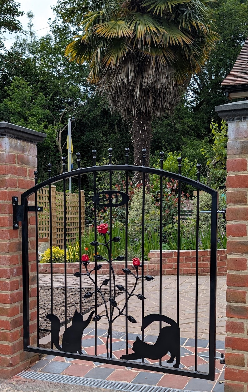 Fabriqué sur commande, porte de jardin en fer forgé robuste faite à la ...