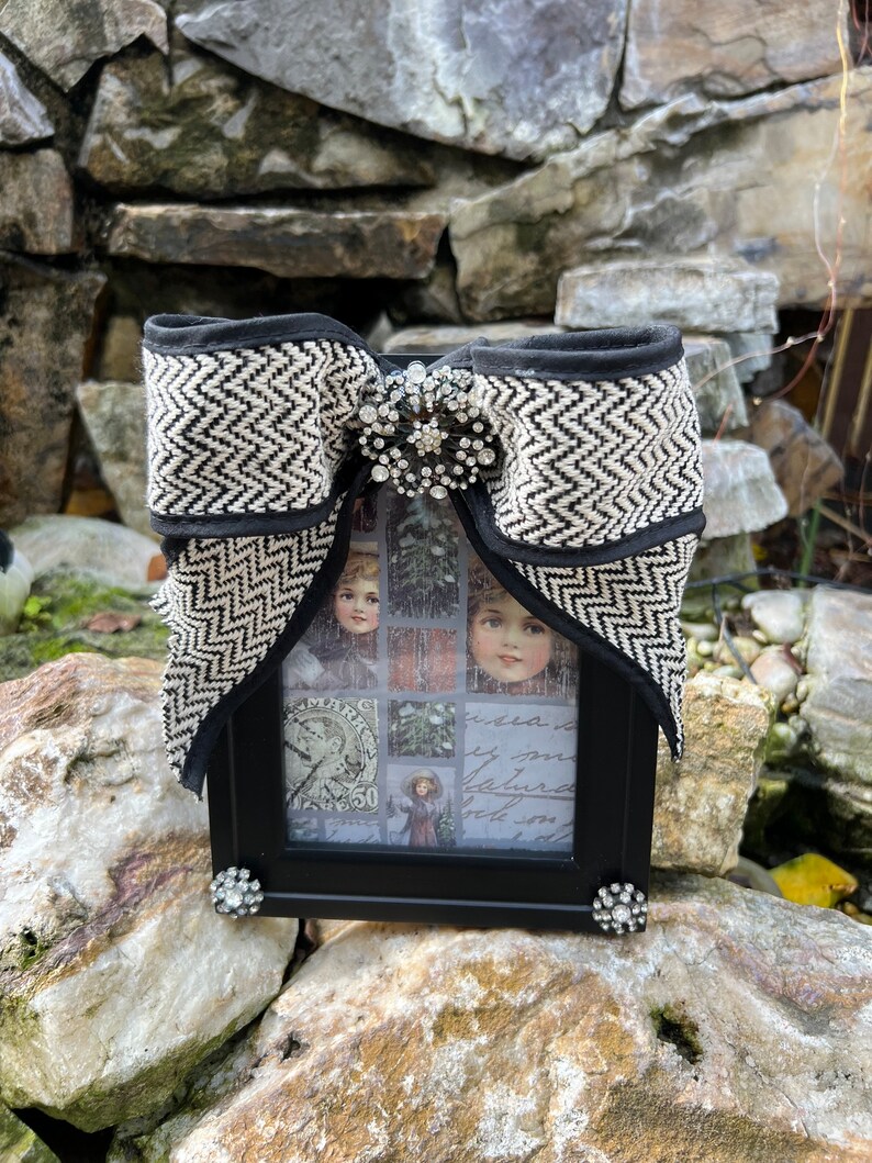 Black and White Ribbon Frame - Etsy