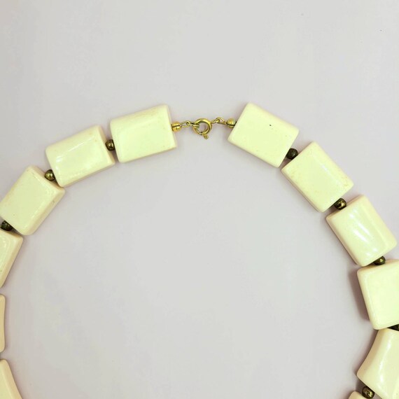 Vintage Mid Century Carved Ivory-Color Lucite Stateme… - Gem