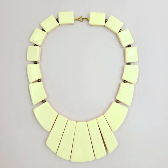 Vintage Mid Century Carved Ivory-Color Lucite Stateme… - Gem