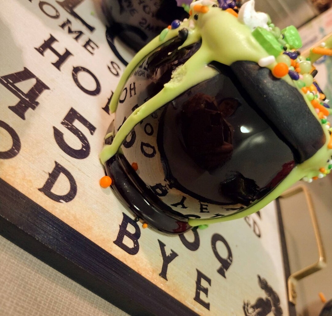 Halloween Cauldron Candy Apples, Halloween Candy Apples, Cauldron Candy ...