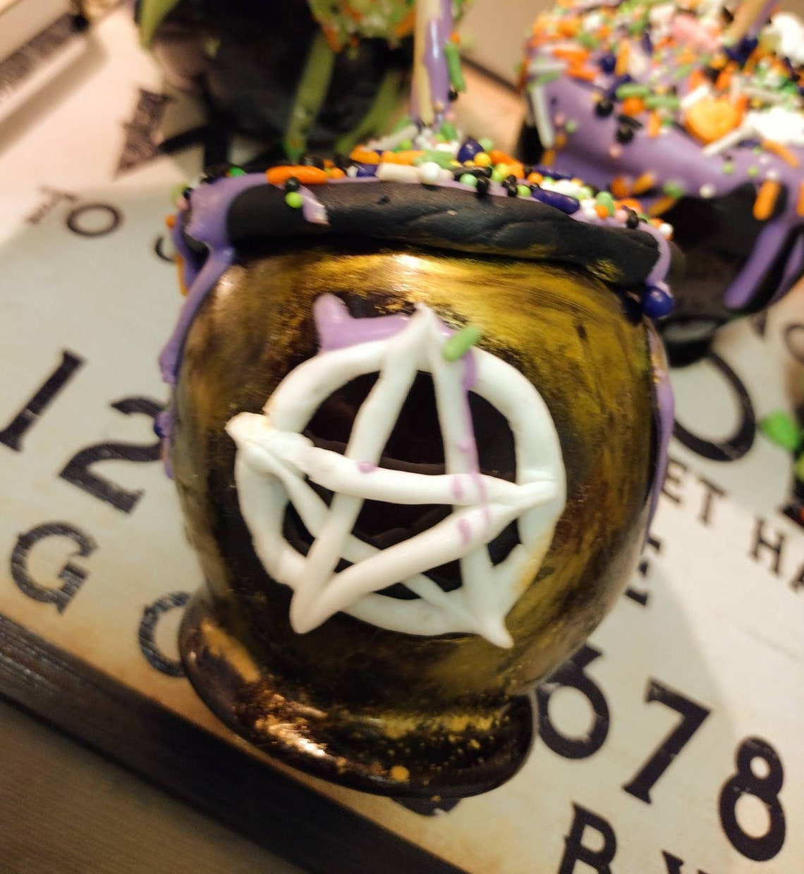 Halloween Cauldron Candy Apples, Halloween Candy Apples, Cauldron Candy ...