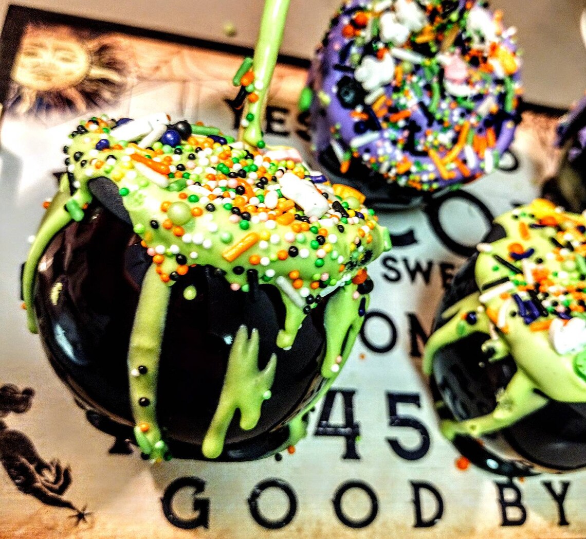 Halloween Cauldron Candy Apples, Halloween Candy Apples, Cauldron Candy ...