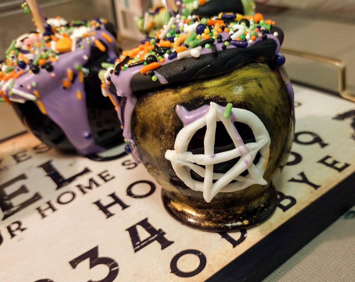 Halloween Cauldron Candy Apples, Halloween Candy Apples, Cauldron Candy ...
