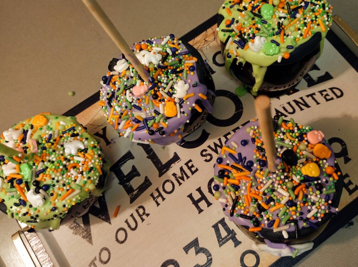 Halloween Cauldron Candy Apples, Halloween Candy Apples, Cauldron Candy ...