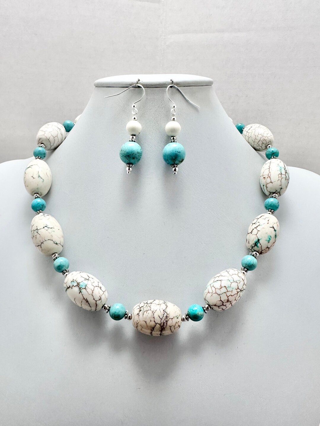 Chunky Turquoise and Cream Howlite Necklace, White Howlite Necklace ...