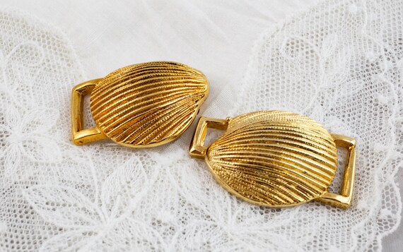 Vintage Interlocking Sea Shell Buckle Gold Colour Pla… - Gem