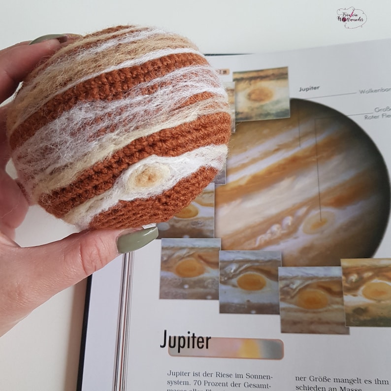 Crochet Pattern > Solar System / Planetary Mobile