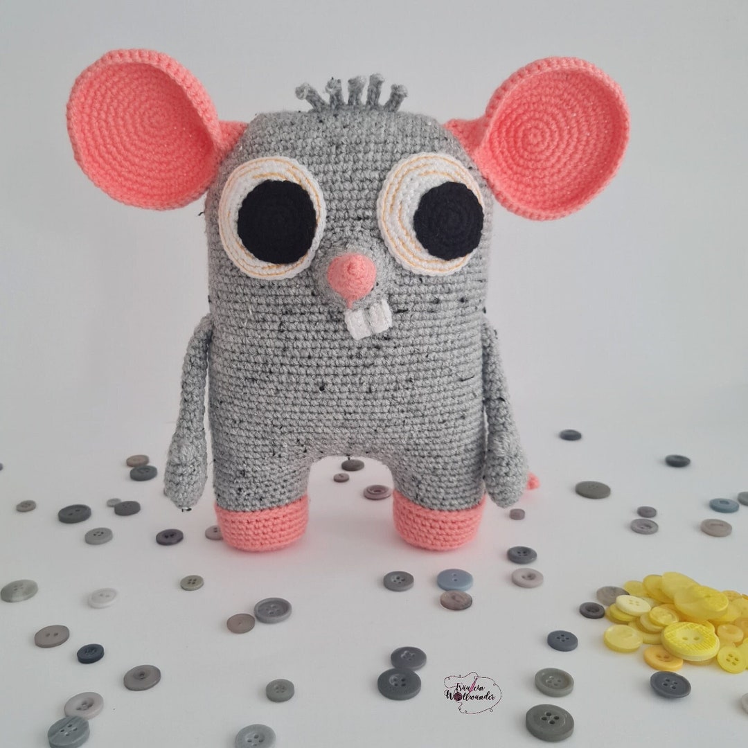 Crochet Pattern > Cuddle Buddy No. 21 Mouse Milli
