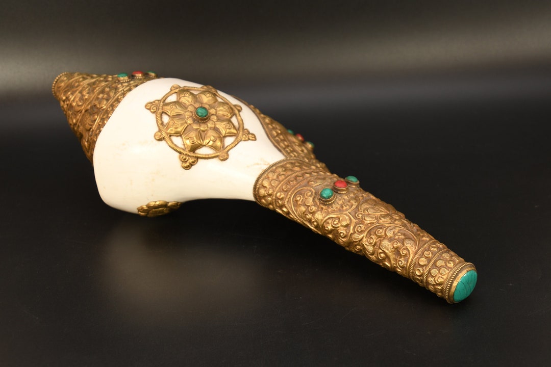 Conch Shell Shankh With Loud Echo Sound Sculptured Vishvarupa Vishnu ...