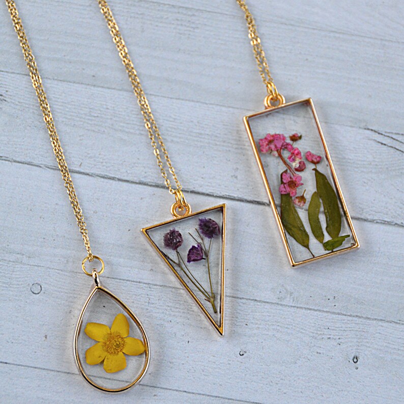 Resin Necklace- Pressed Flower Necklace | Custom Resin Flower Necklace ...