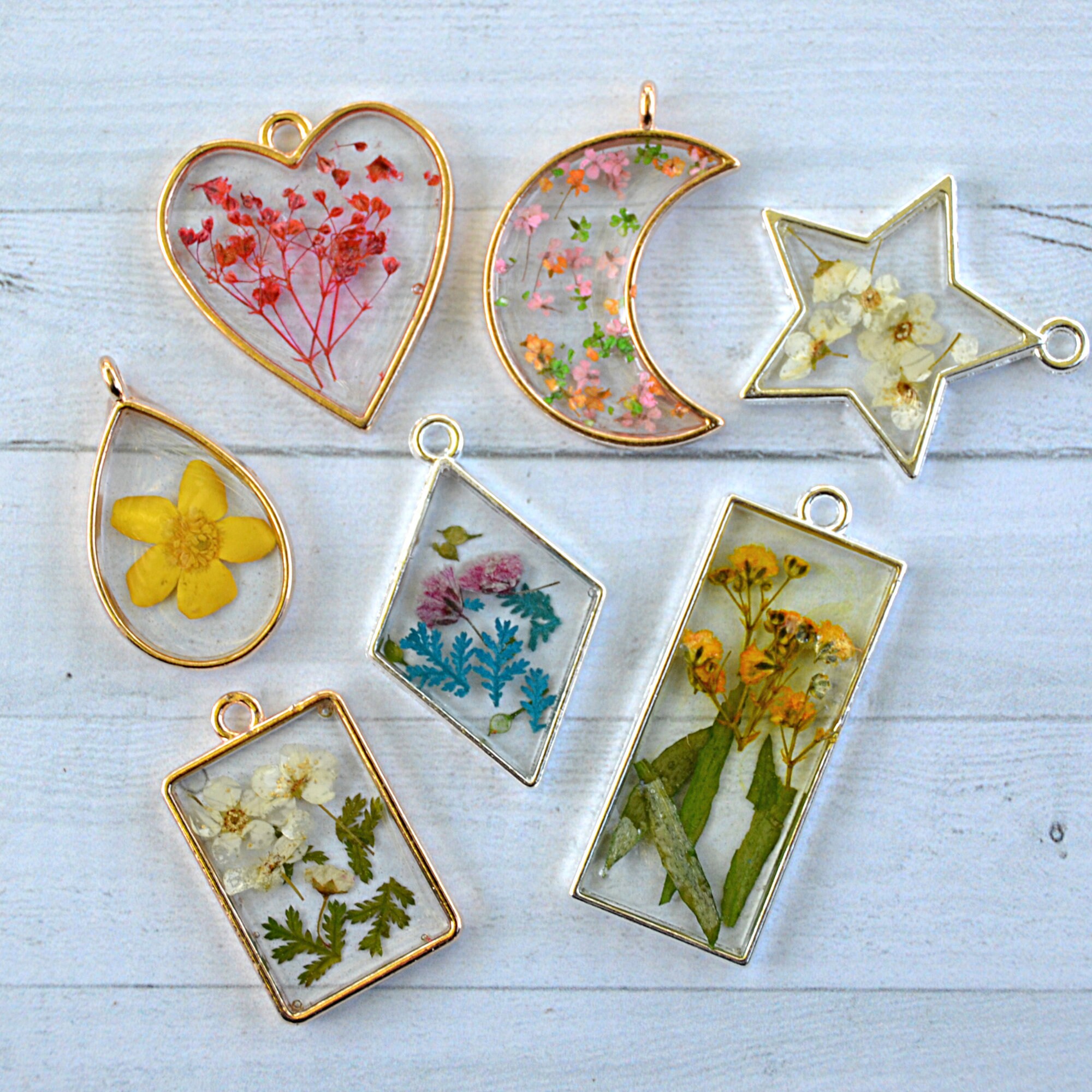 Resin Necklace- Pressed Flower Necklace | Custom Resin Flower Necklace ...