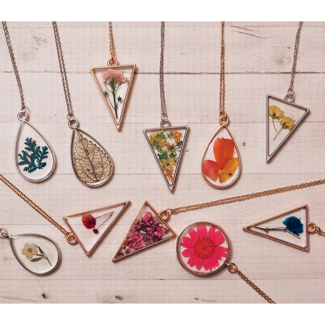 Pressed Flower Resin Necklace - Custom Resin Flower Pendents - Etsy