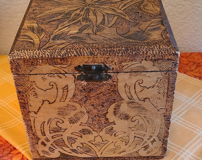 Vintage, 1940's, Pyrographic Square Box With Hinged Lid, Floral Design ...
