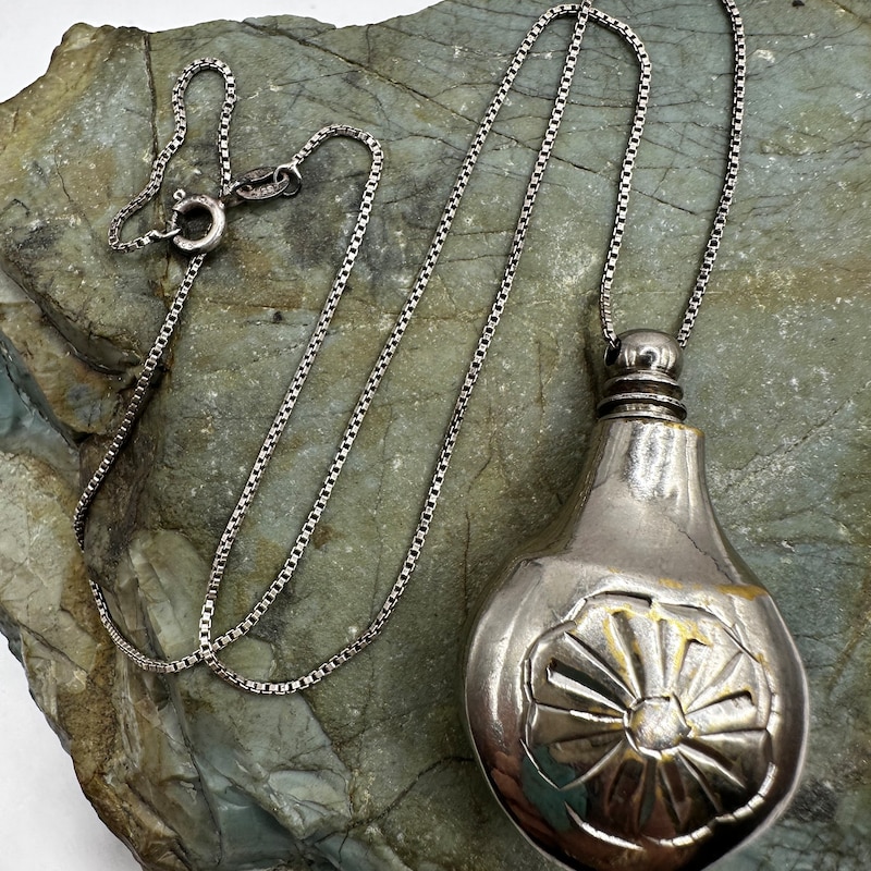 Snuff Bottle Necklace - Etsy