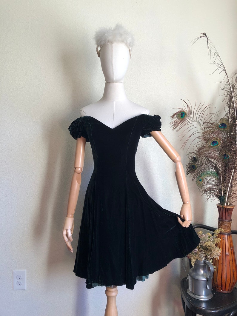 90s Green Velvet Off The Shoulder Cocktail Dress By En Francais By Huey