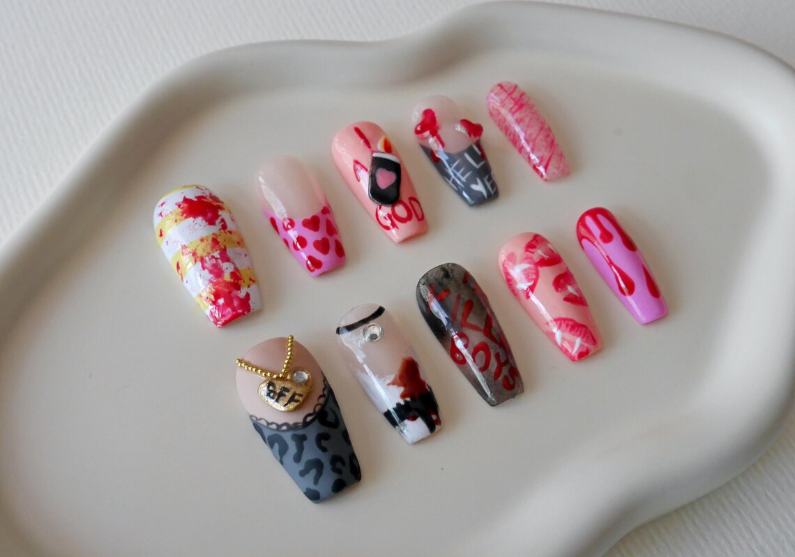 Jennifer's Body Press on Nails, Y2K Halloween False Nails - Etsy