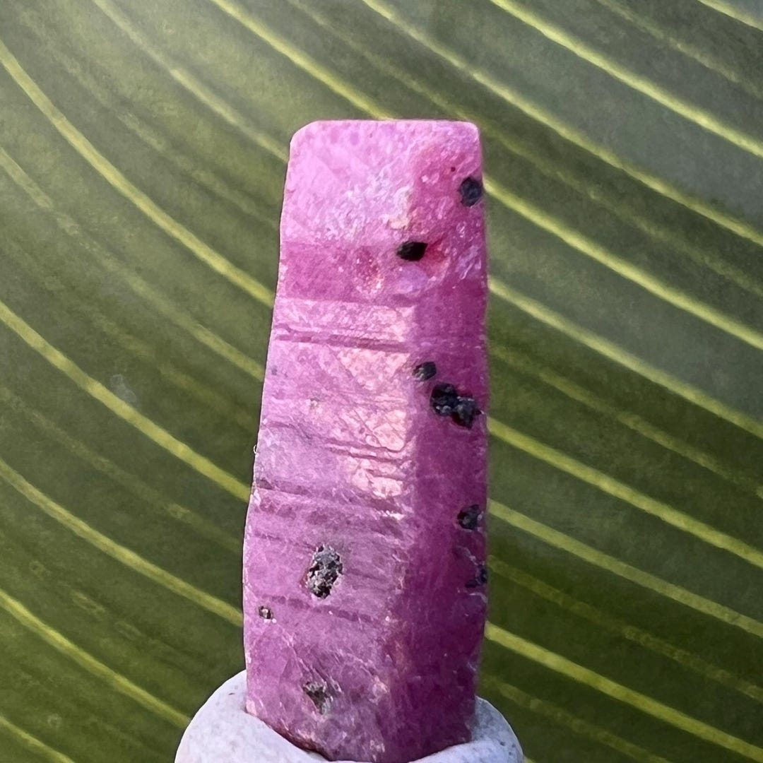 Blacklight UV Magenta Red Ruby Crystal From India • 2 Grams Magenta Red ...