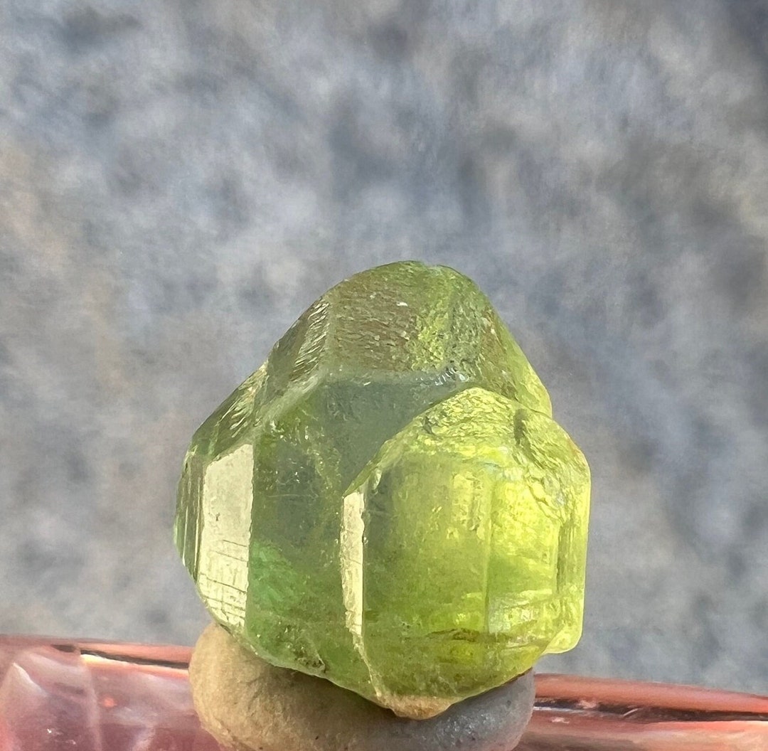 Twin Green Peridot Crystals From Himalayas 1.1 Grams Nice Point Natural ...