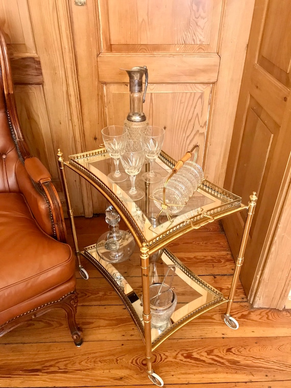 Trolley tray table store