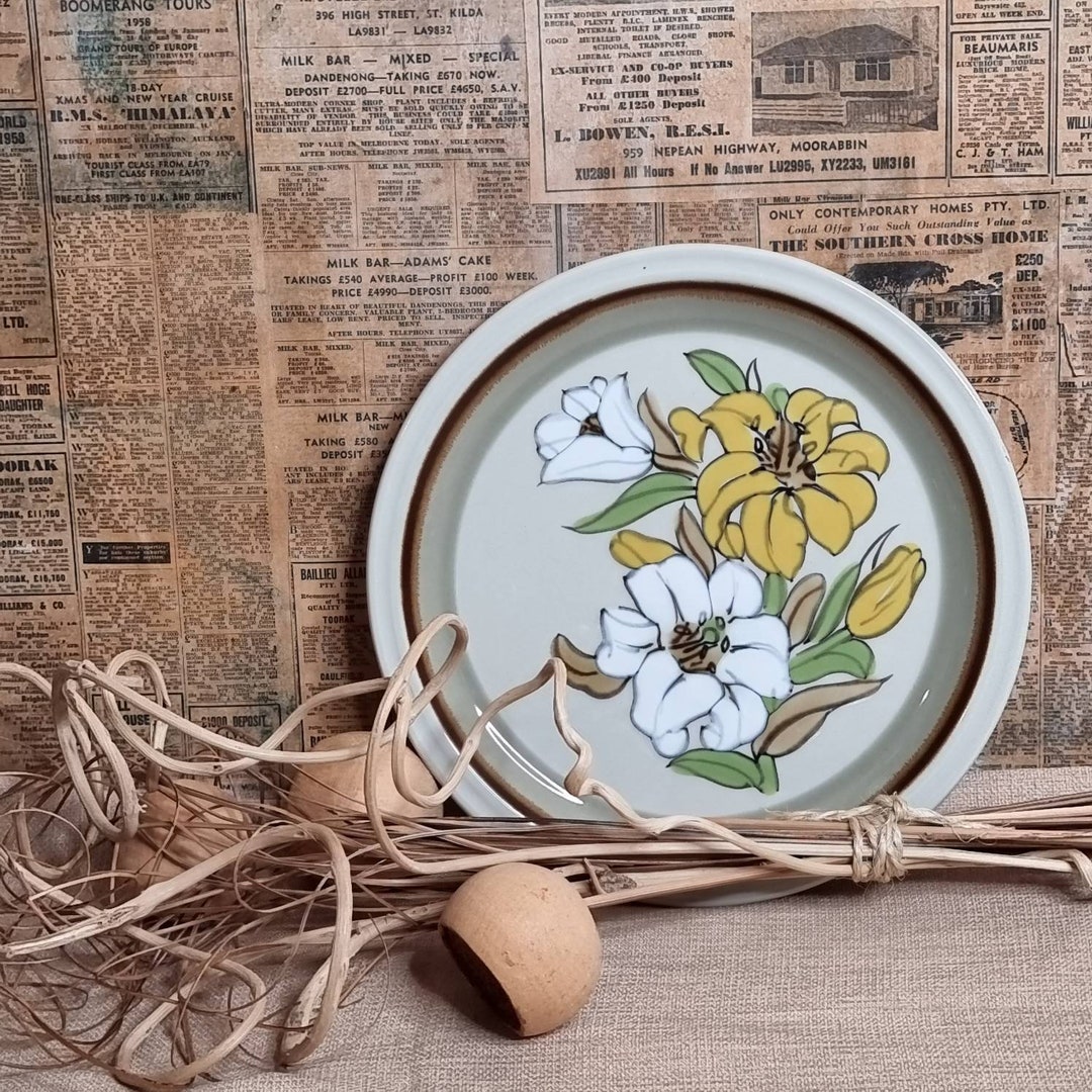 Vintage Plate. Lily Flowers. - Etsy